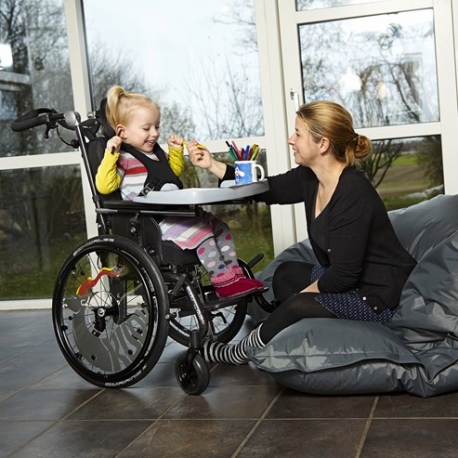 fauteuil roulant pour enfant